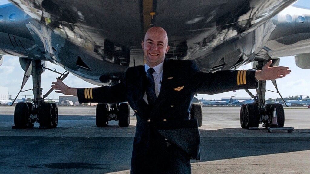 I am a Boeing 747 pilot - I've seen UFOs defying all known tech - Giza ...