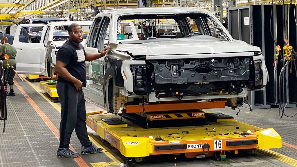 Ford halts production and shipments of its electric F-150 Lightning due ...