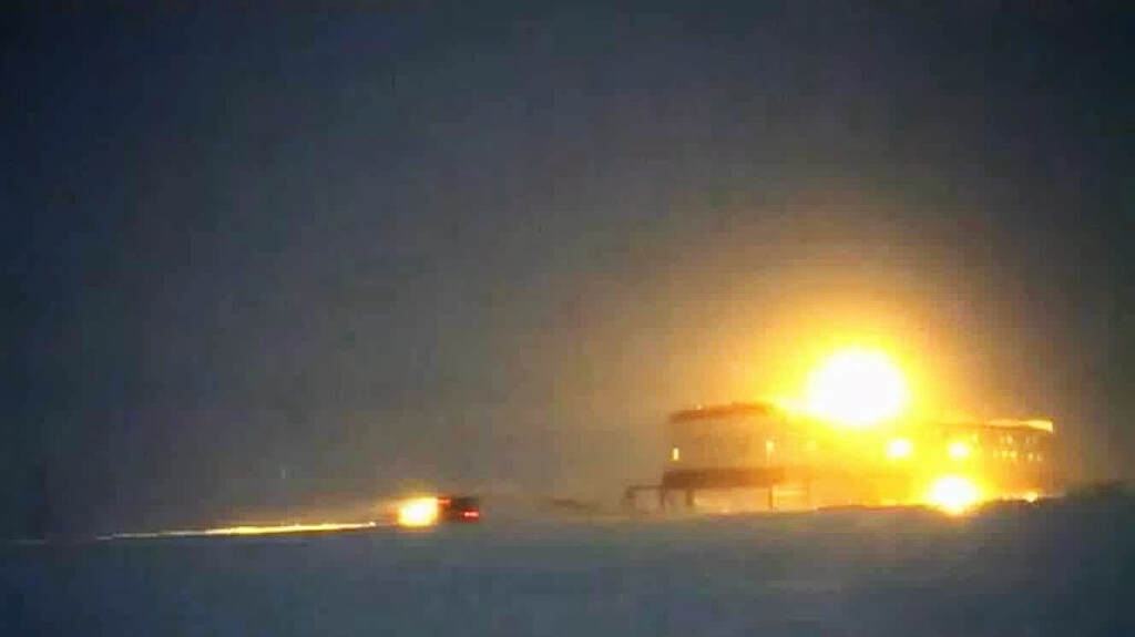 Entire building of German Antarctic Neumayer Station is "swallowed" by ...