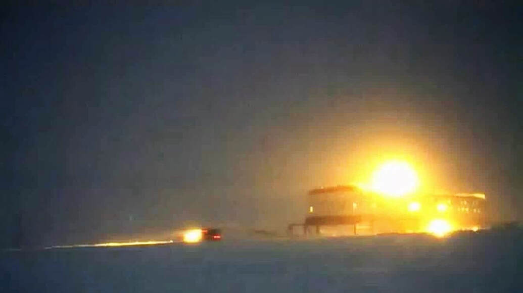 Entire building of German Antarctic Neumayer Station is "swallowed" by ...